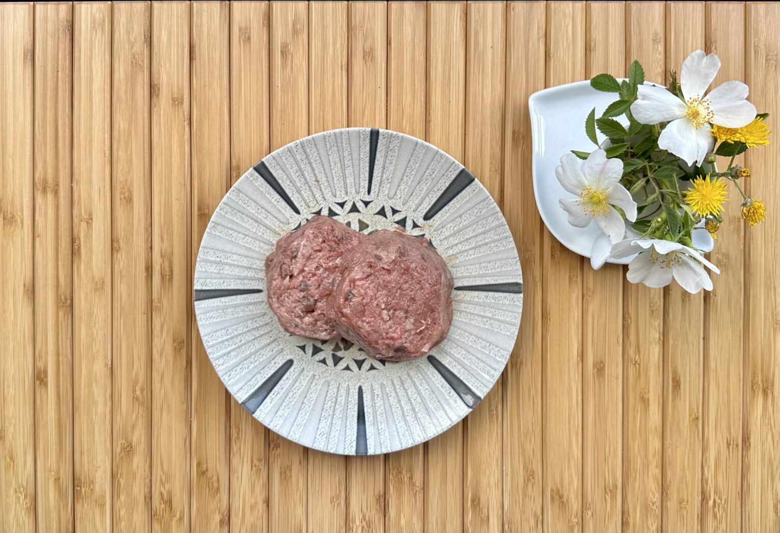 Menú BARF de pollo y cordero para gato formato hamburguesa - Petkis